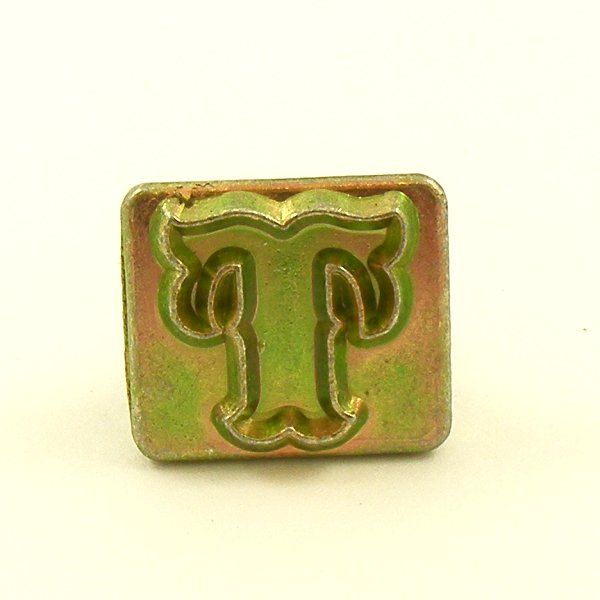 SALE 19mm Decorative Letter T Embossing Stamp - artisanleather.co.uk